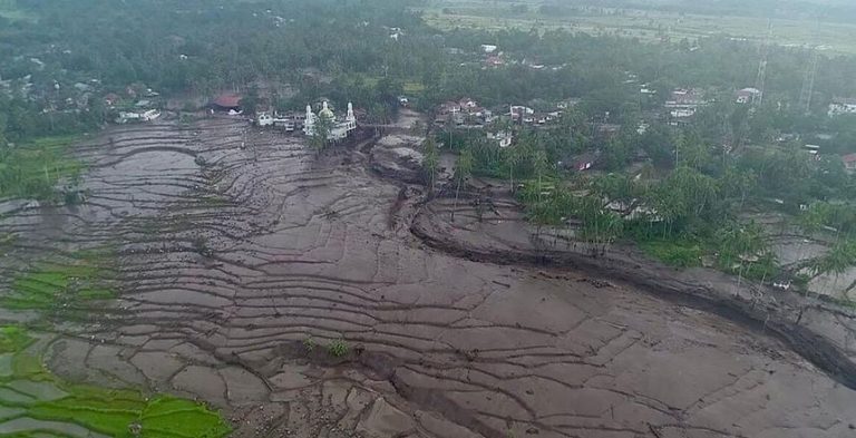 ‘Cold Lava’ Rivers flow in Philippines after Mount Canlaon eruption ...